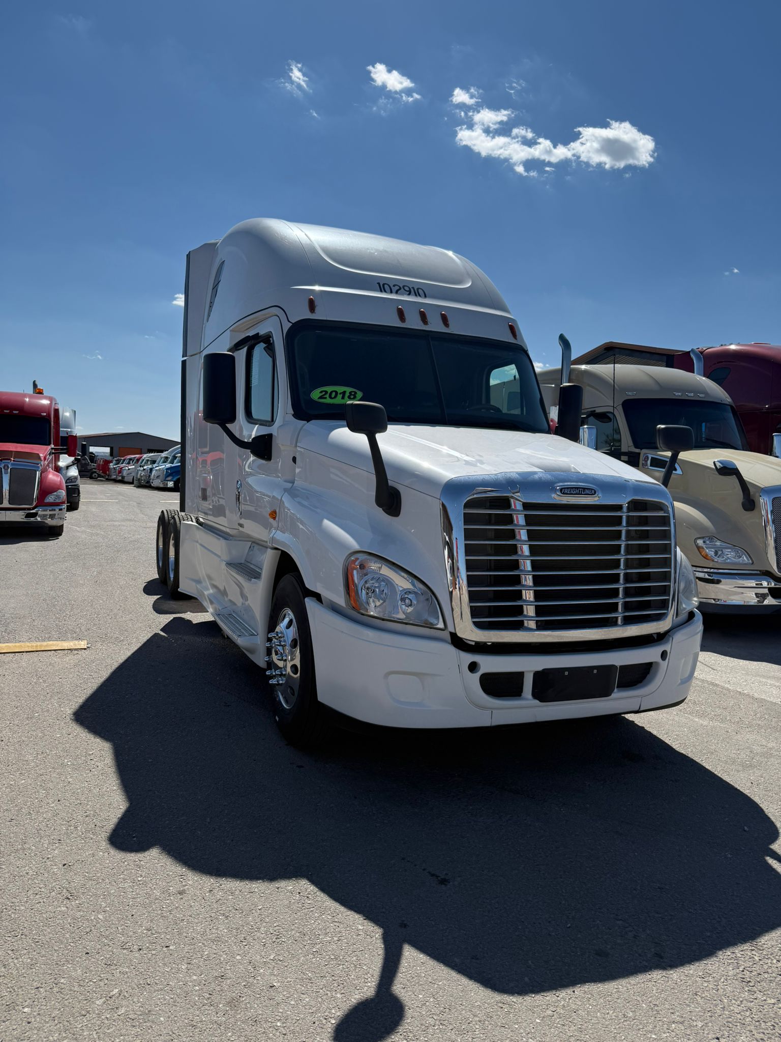 2018 FREIGHTLINER CASCADIA (WHITE) | Sun City Trucks Sales