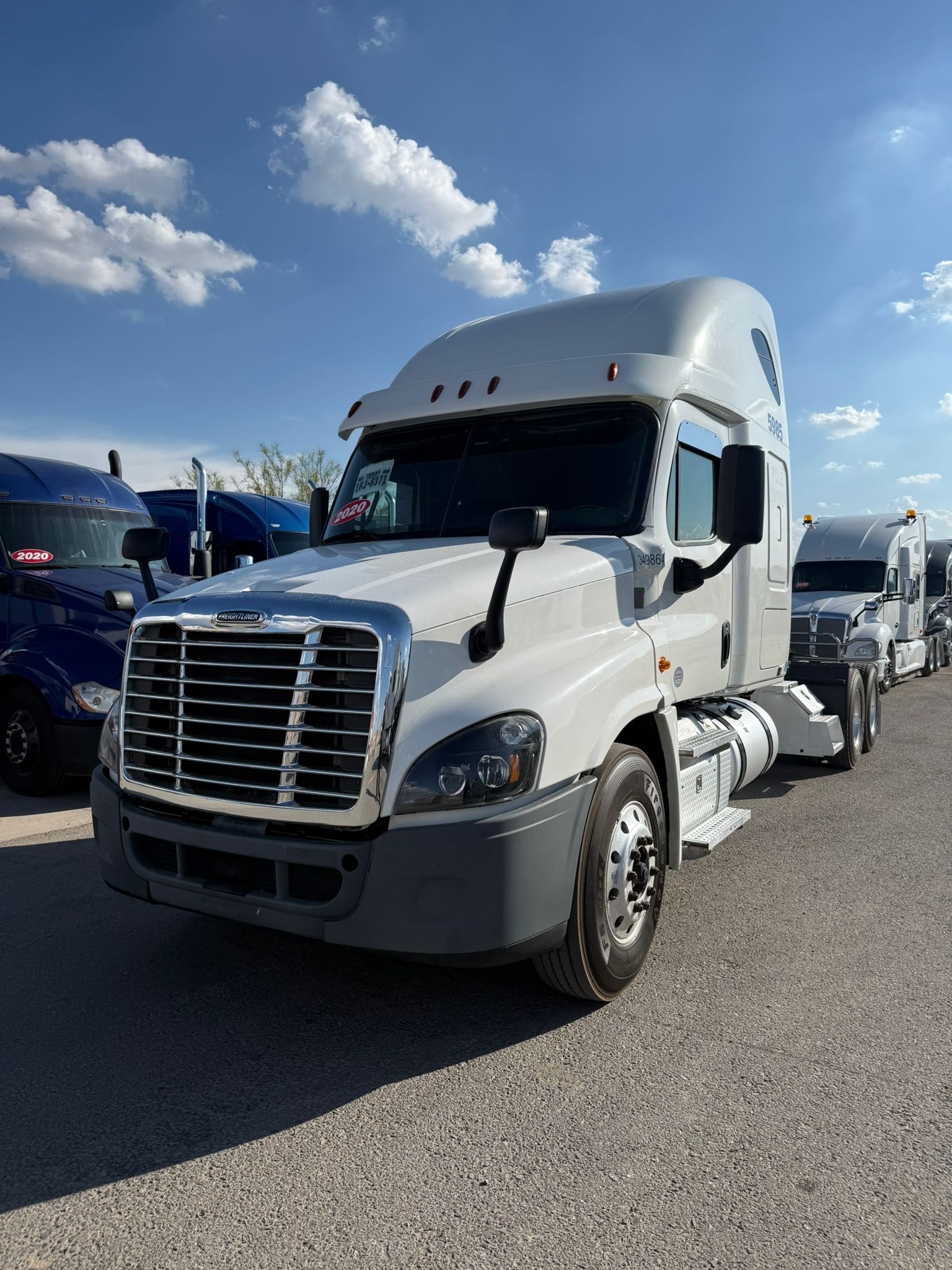 2020 FREIGHTLINER CASCADIA (WHITE) | Sun City Trucks Sales